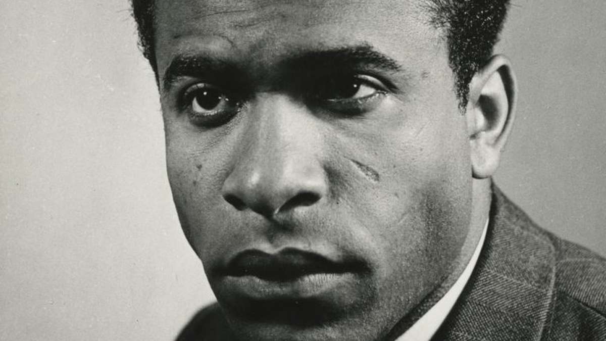 Que pensez-vous des écrits de Frantz Fanon et de son court parcours de ...